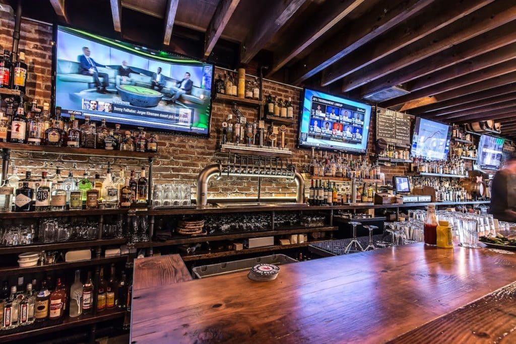 The 11 Best Sports Bars In Seattle For Watching The Game