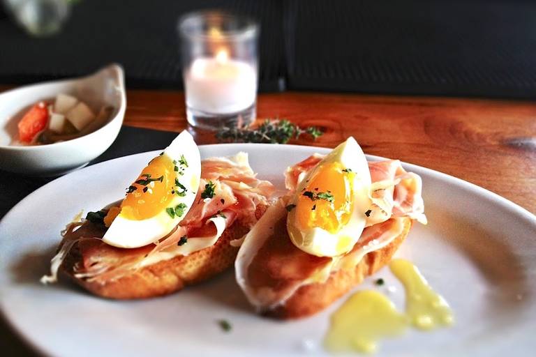 Locals Share Their Top 40 Spots For A First Date In Seattle