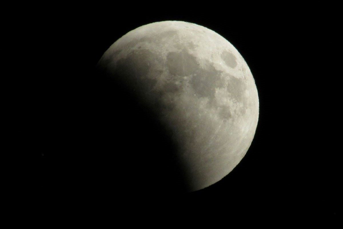 Partial Super Harvest Moon Eclipse Happening In WA State Tonight