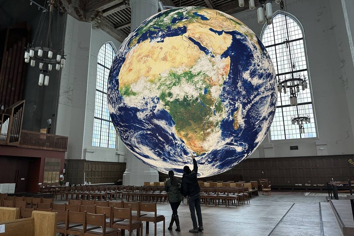 You Only Have A Few Days Left To See This Glowing 24-Foot Earth ...