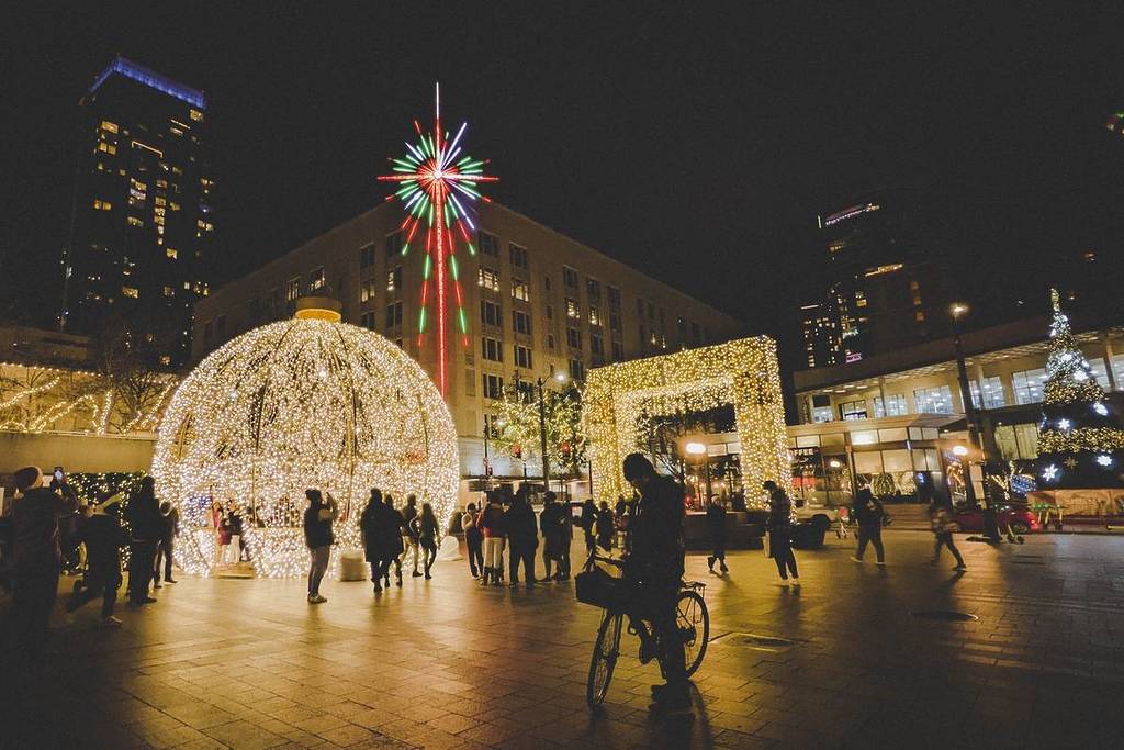 The Top 8 Places To See Christmas Lights In Seattle