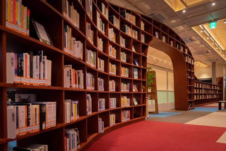 From hanok libraries to architecture awards, 7 libraries in Seoul worth ...