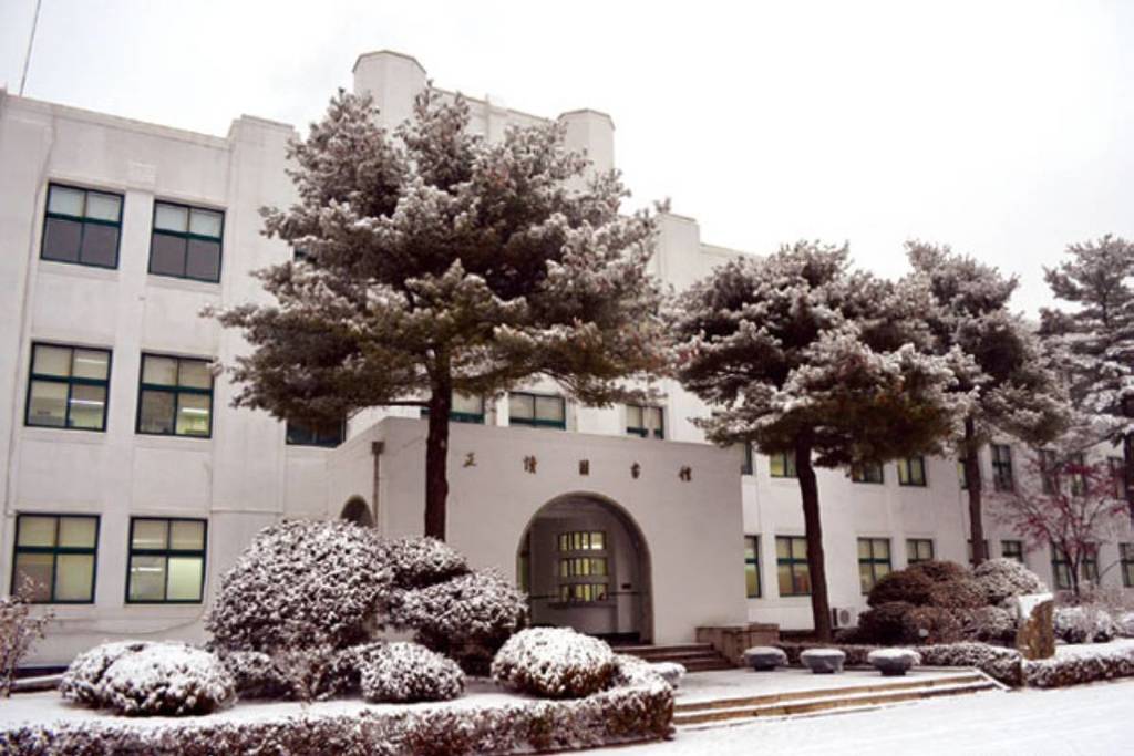 From hanok libraries to architecture awards, 7 libraries in Seoul worth ...