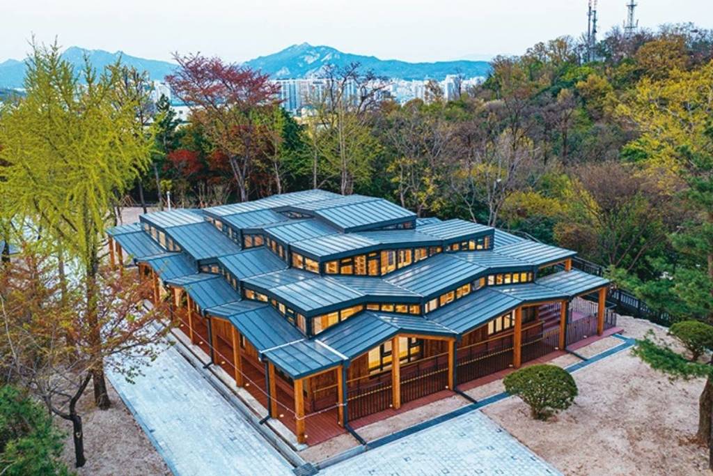 From hanok libraries to architecture awards, 7 libraries in Seoul worth ...