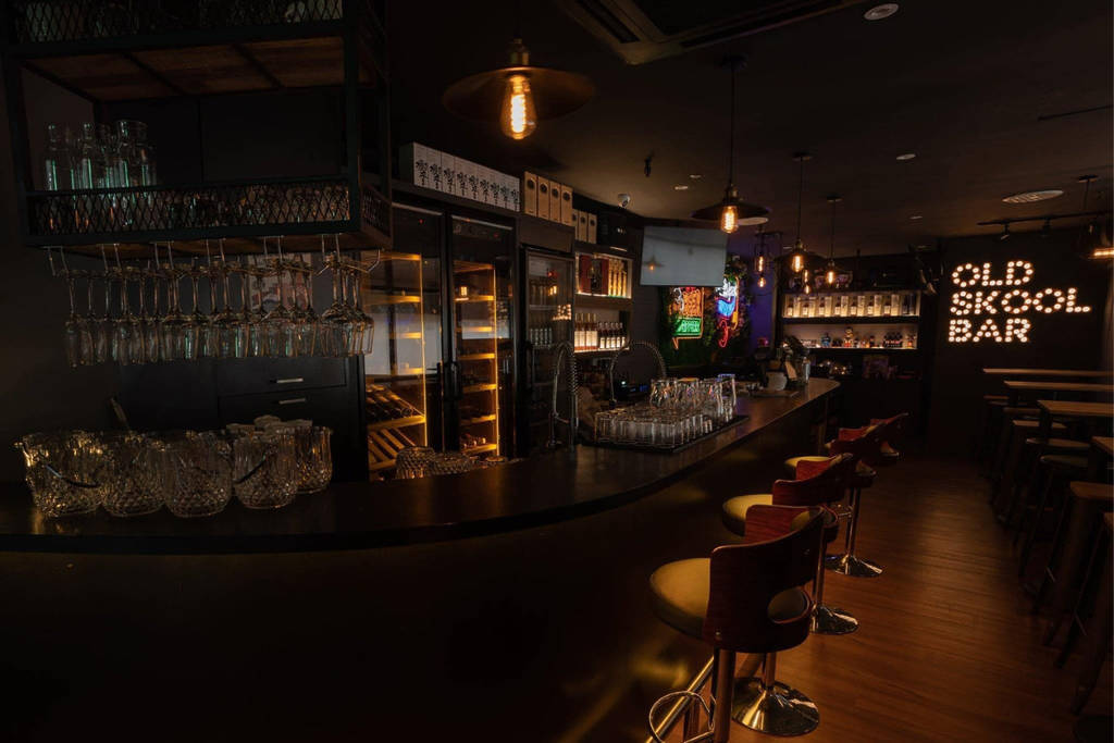 13 Best Cheap Bars In Singapore For Affordable Drinks