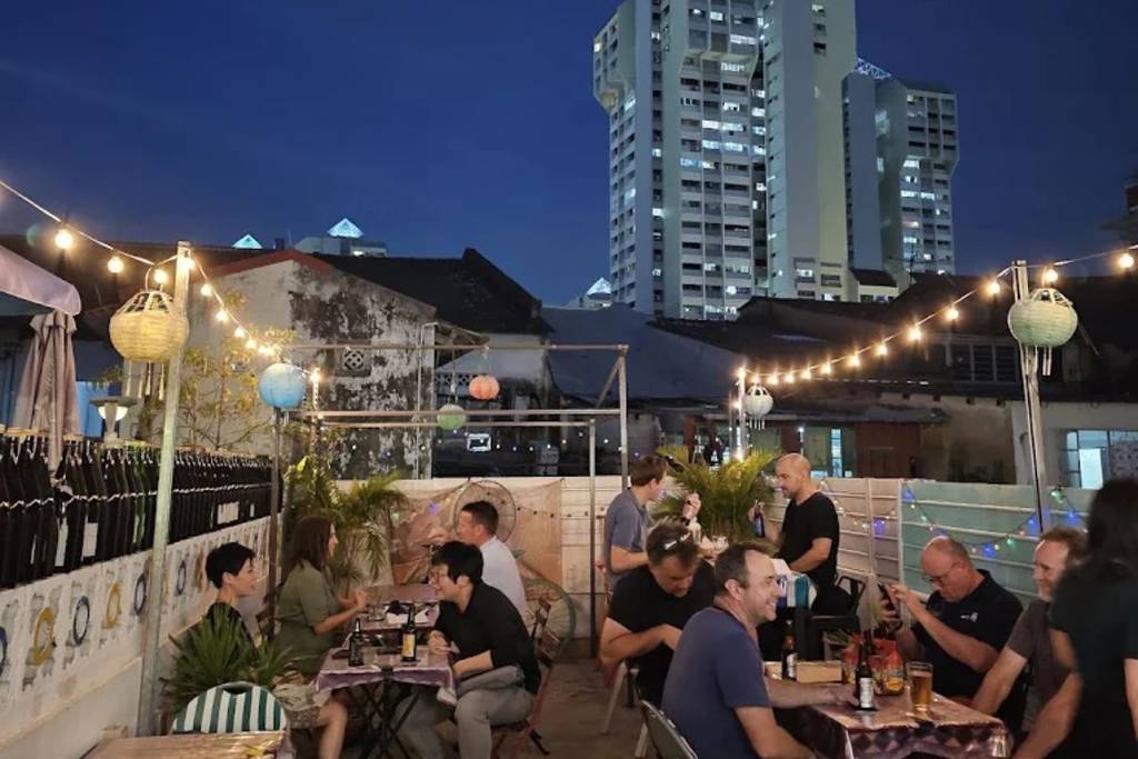 31 Best Rooftop Bars In Singapore (2025)