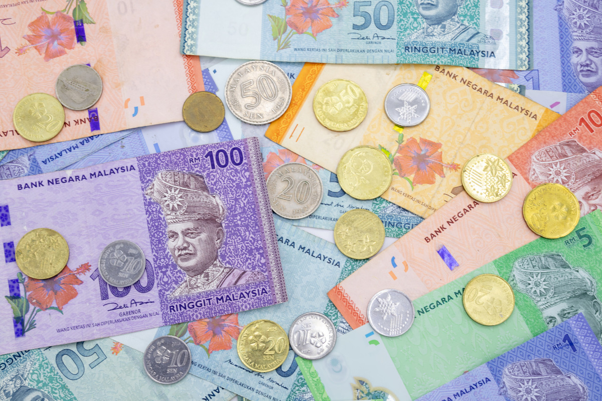 Malaysian Ringgit Hits Historic Low Against Singapore Dollar