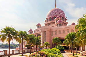 This Exotic Pink Mosque Is A Must-Visit Near Singapore
