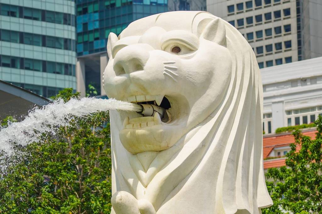This Statue In Asia Looks Exactly Like Merlion In Singapore