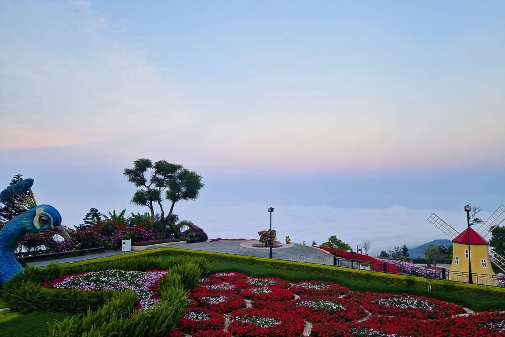 Golden Hands Bridge: A Guide To The World's Most Striking Bridge