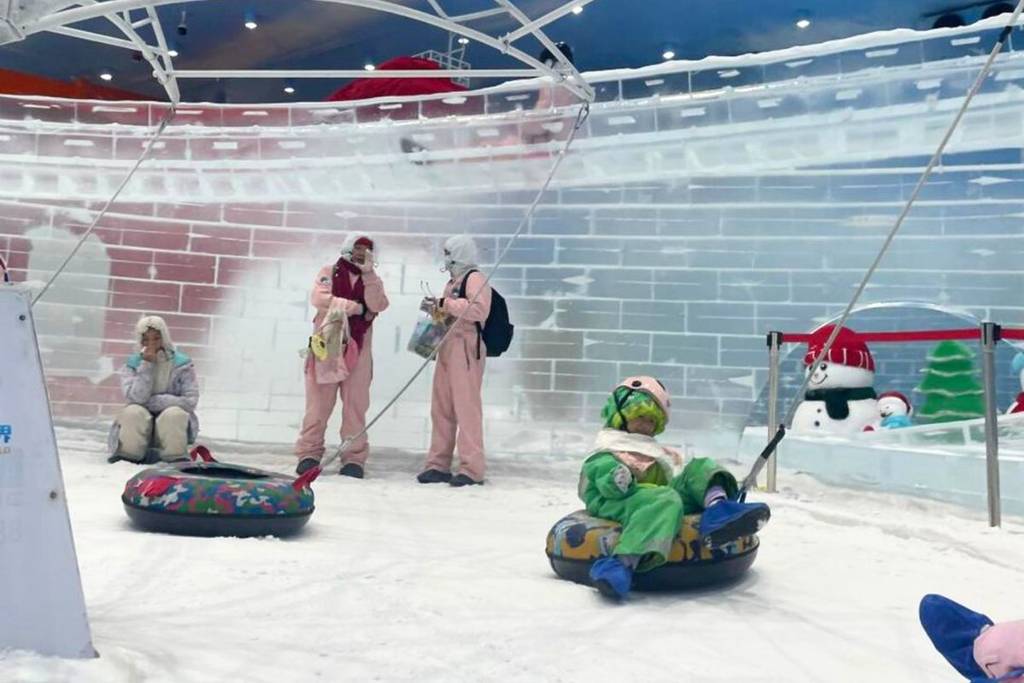 Malaysia's Largest Snow Wonderland Opens Near Singapore