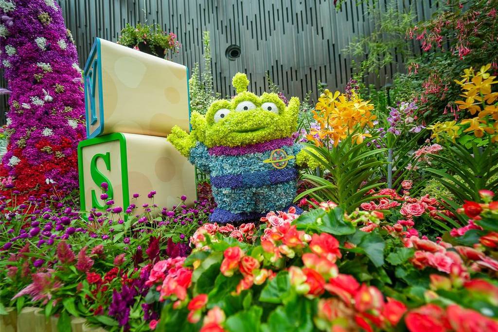 First Disney & Pixar Topiaries Take Over Gardens By The Bay
