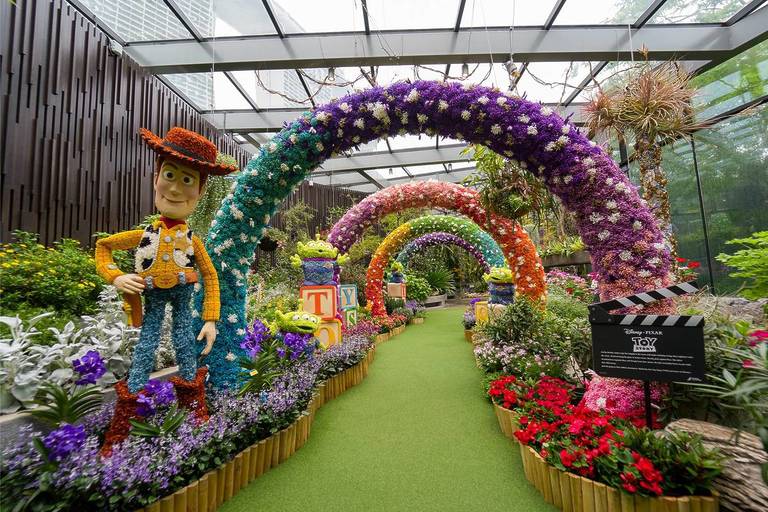 First Disney & Pixar Topiaries Take Over Gardens By The Bay