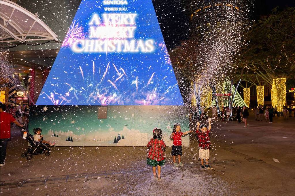 Massive Free Inflatables Are Glowing Up The Night Sky In Sentosa