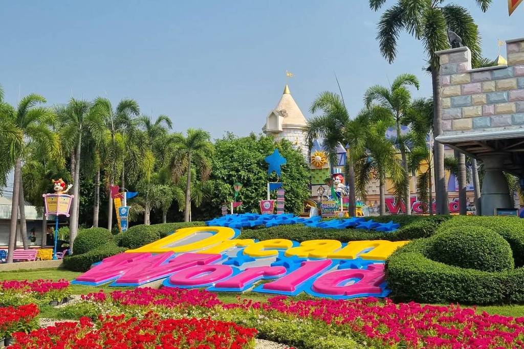 Dream World Bangkok Is Just Like Universal Studios (But Cheaper)