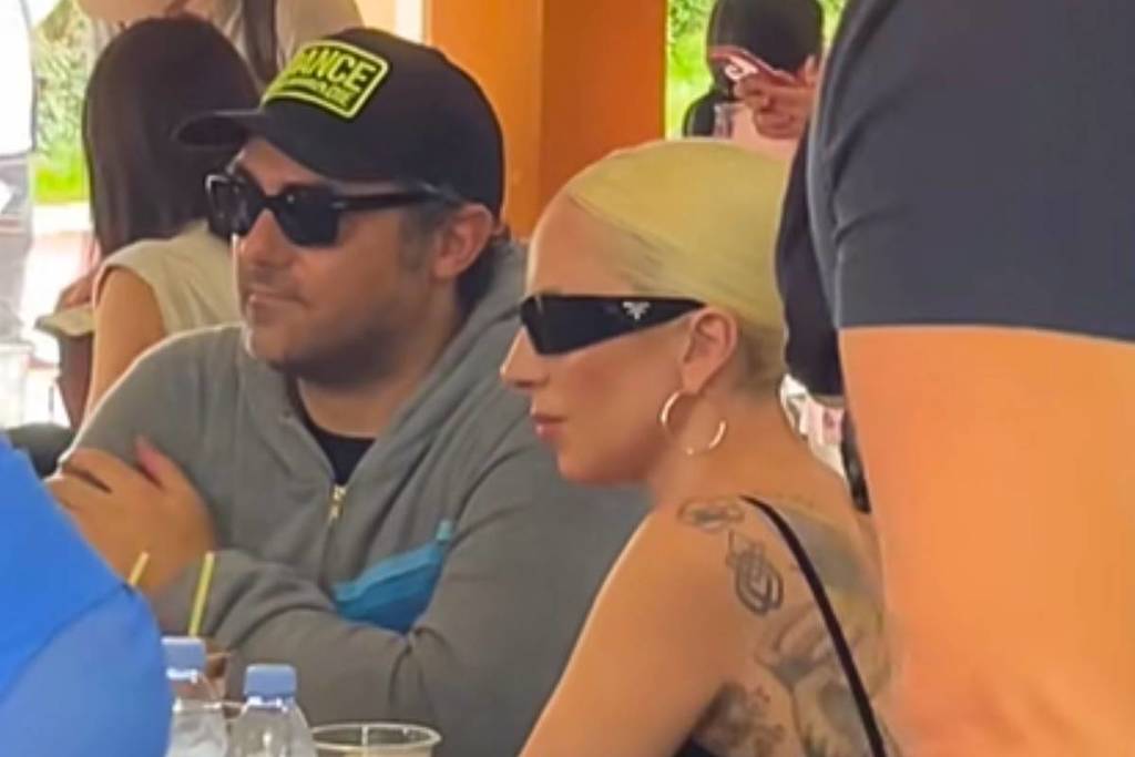 Lady Gaga Enjoys Local Flavours At Maxwell Food Centre