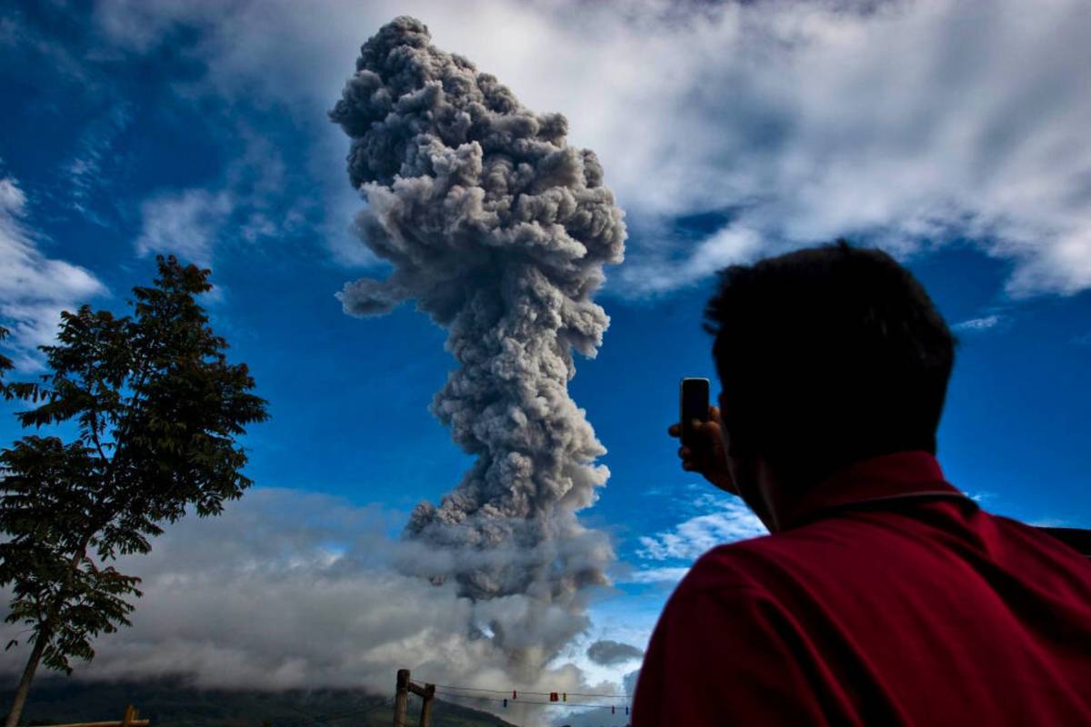 Singapore To Bali Flights Cancelled After Volcano Eruption