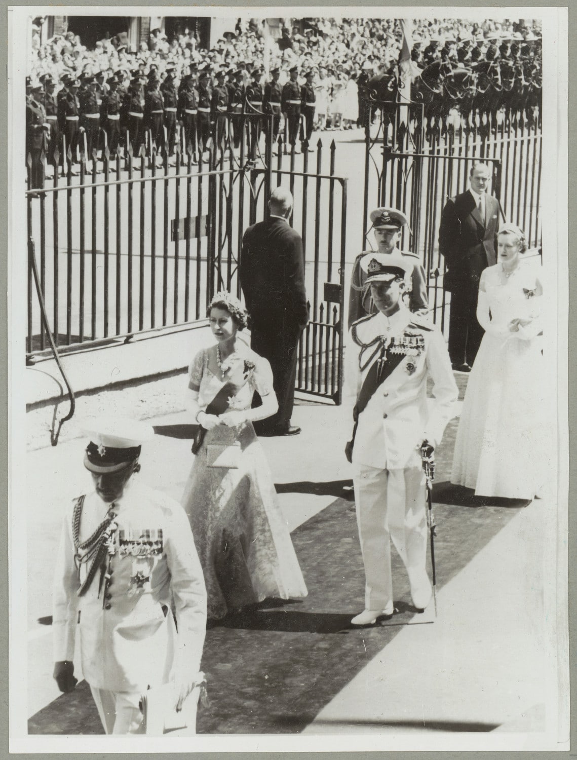 In Pictures: The Queen's Royal Tours Of Australia - Secret Sydney