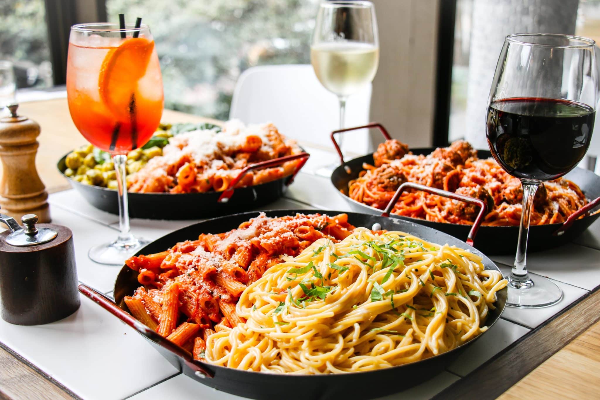 This Italian Restaurant Is Serving Up Jumbo 1kg Pasta Trays For World ...