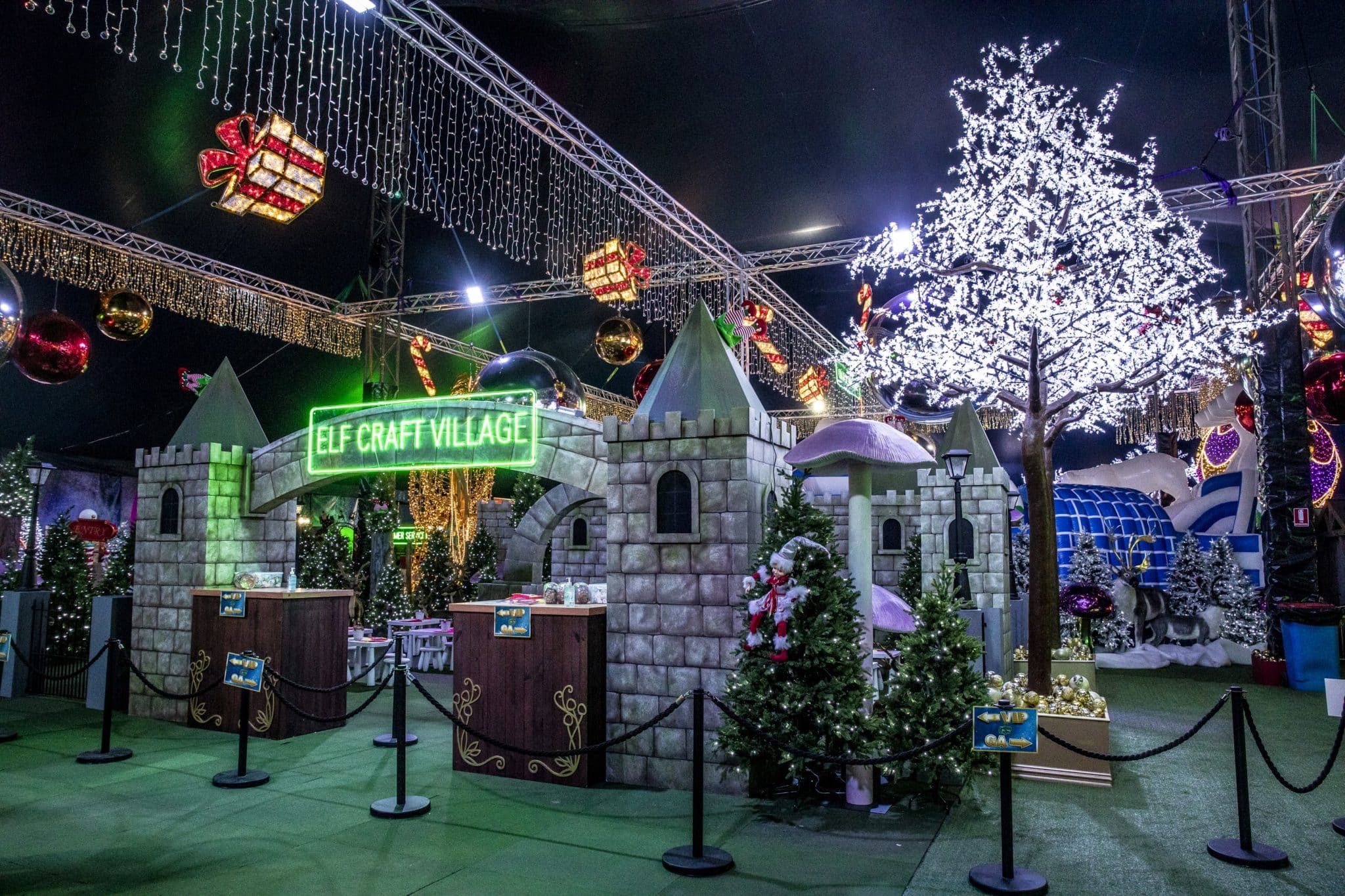 This Sydney Zoo Is Turning Into A Glowing Wonderland For Christmas