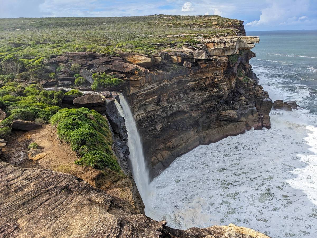 This Fascinating Waterfall Just An Hour's Drive From Sydney Drops ...
