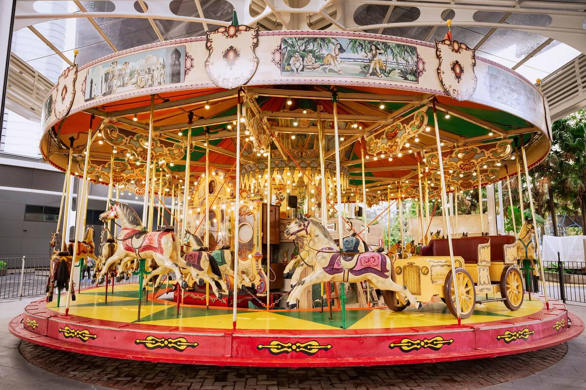 This Nostalgic Vintage Carousel Has Just Reopened In Darling Harbour ...