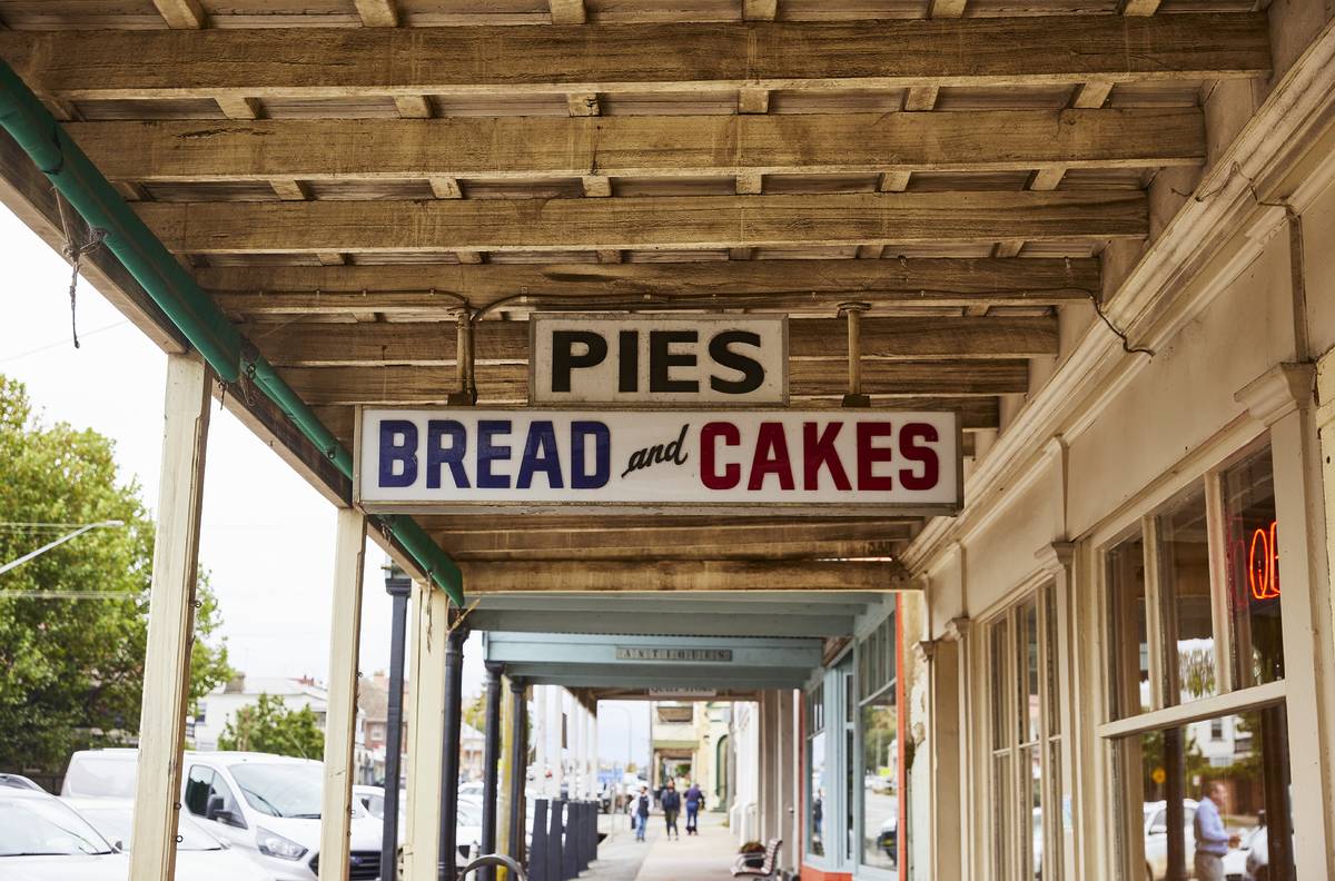 This Charming Town Just 3 Hours From Sydney Has Vibrant Streetscapes, Cosy Bakeries And Gold ...