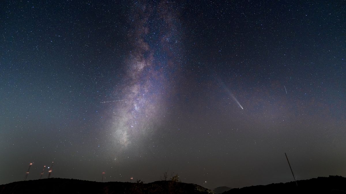 The Brightest Comet In 20 Years Is Set To Dazzle Australian Skies This Week