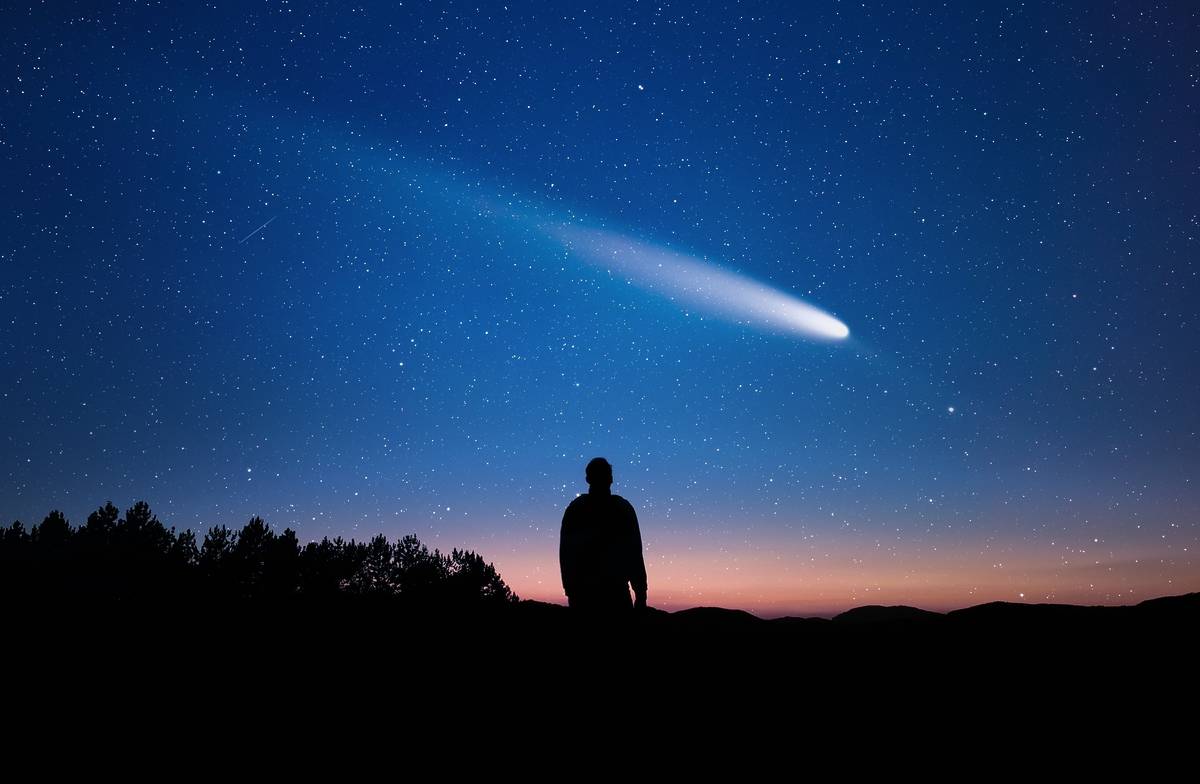 The Brightest Comet In 20 Years Is Set To Dazzle Australian Skies This Week