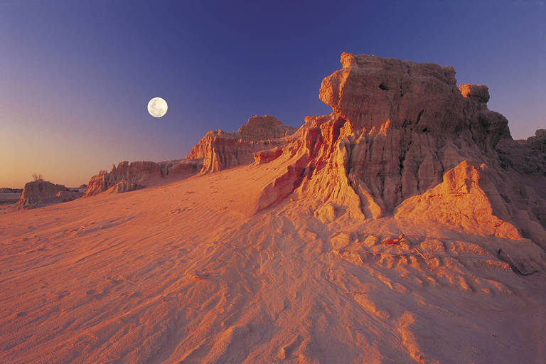 Guide To Mungo National Park: Iconic Attractions, Tours And More