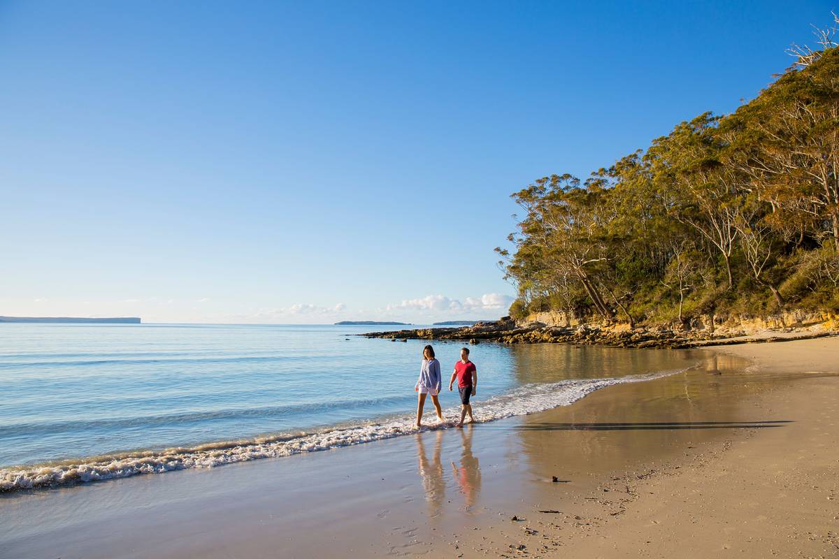 This 2.5km Walk In NSW Links Pristine White Sand Beaches And Stunning ...