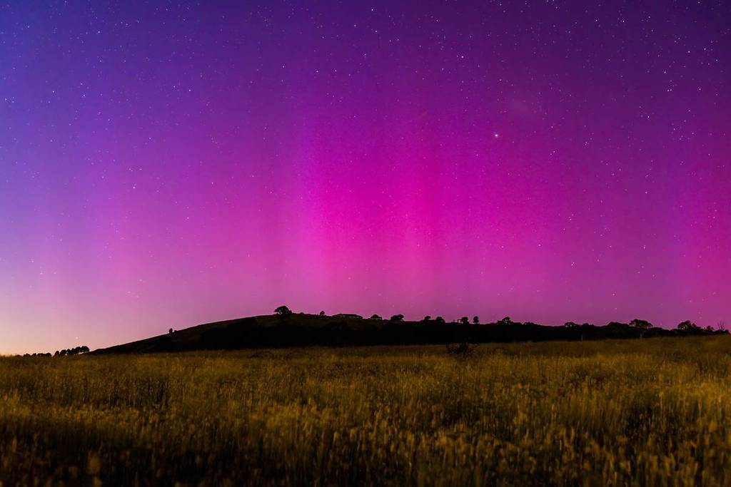 The Spectacular Aurora Australis Could Light Up NSW Skies Again Tonight