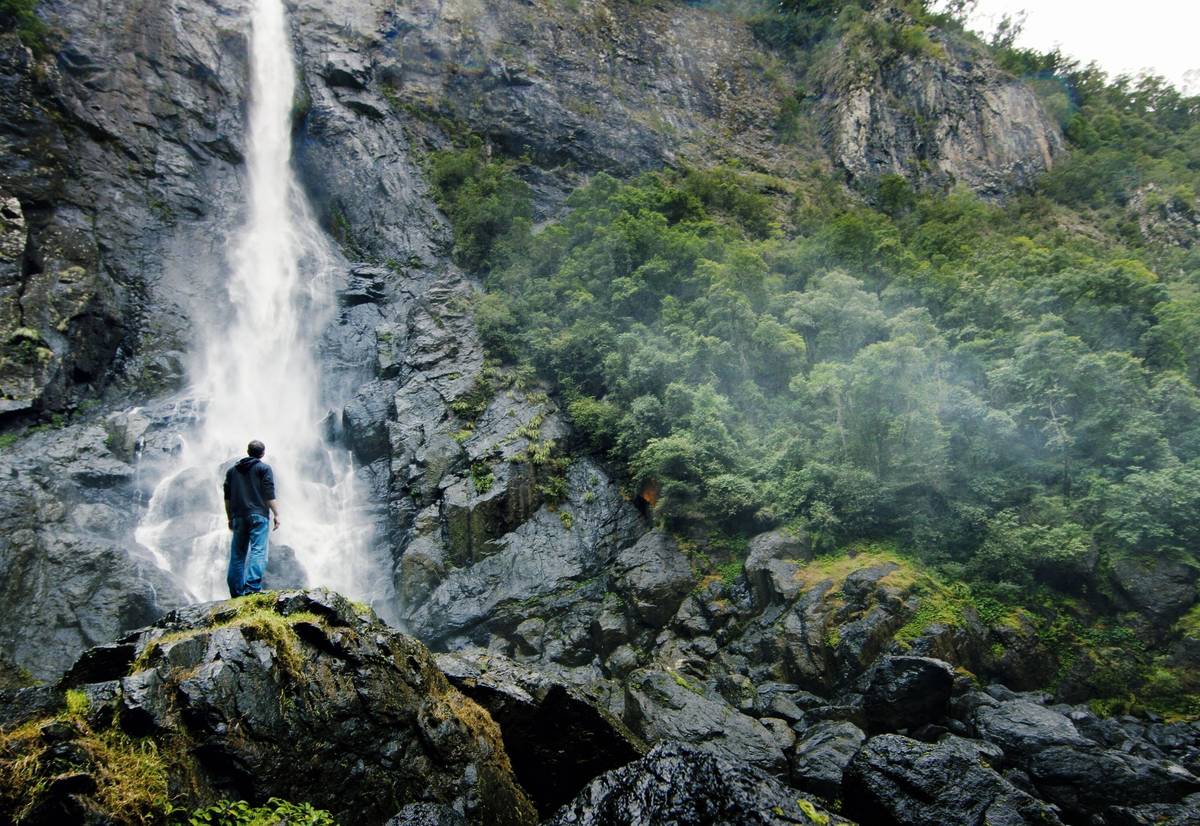 The Tallest Waterfall In NSW Has A Refreshing Rock Pool You Can Swim In ...