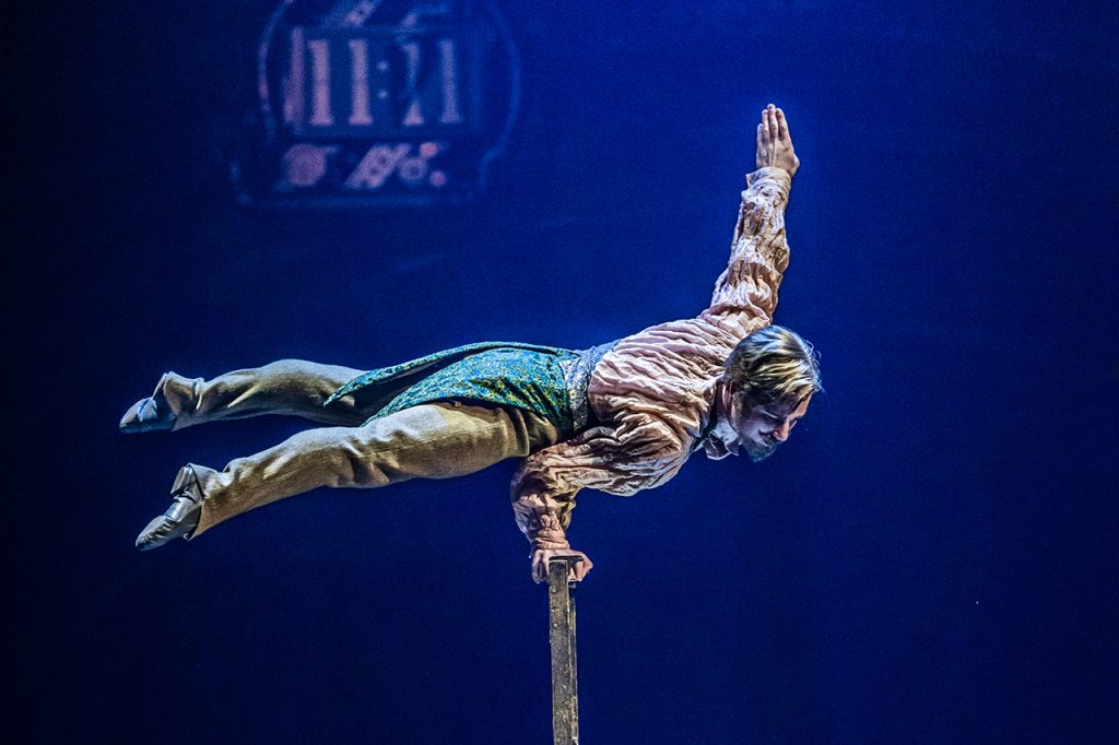 Witness A Free Mind-Blowing Cirque Du Soleil Performance From Home This ...