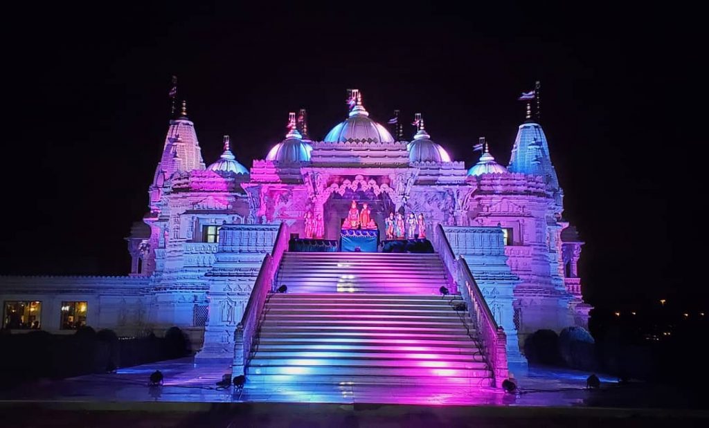 This Breathtaking Hindu Temple In Toronto Is The Largest Of Its Kind In ...
