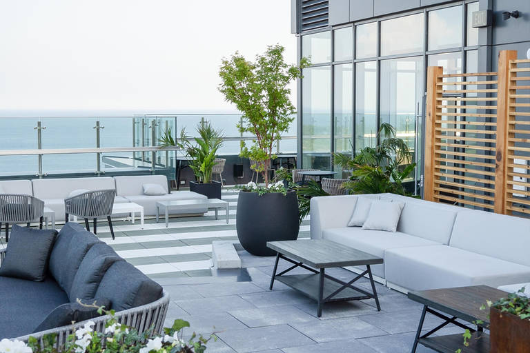 7 Toronto Rooftop Bars That Will Take You To New Heights