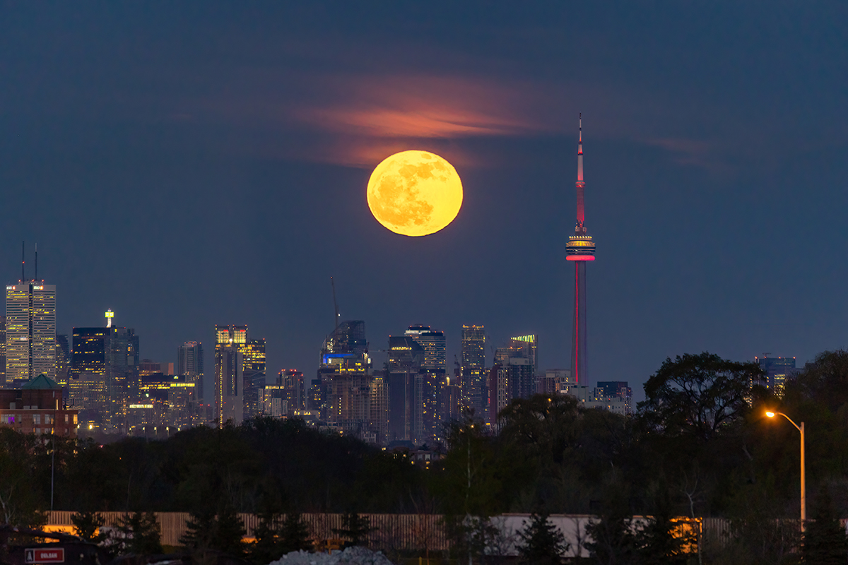 A Rare Super Blue Moon Will Be Visible Over Toronto Tonight