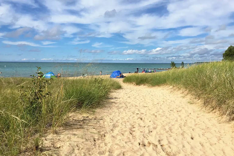 10 Lovely Beach Towns To Visit This Summer Near Toronto