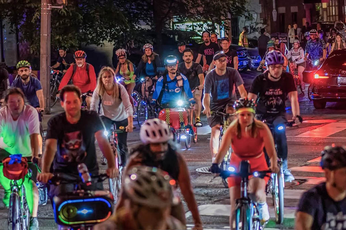 La fête du vélo gratuite et phosphorescente de Toronto revient ce week-end