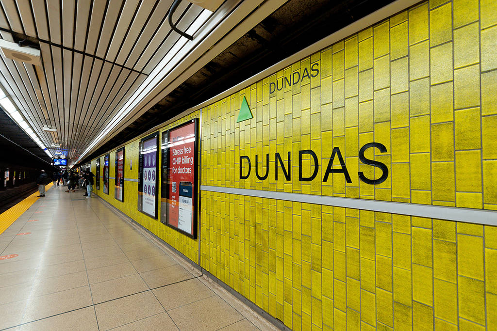 The TTC Is Replacing Toronto's Controversial Dundas Station Signage ...