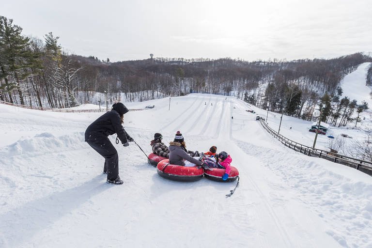 The Longest Snow Tubing Hill In Ontario Is Only 90 Minutes From Toronto ...