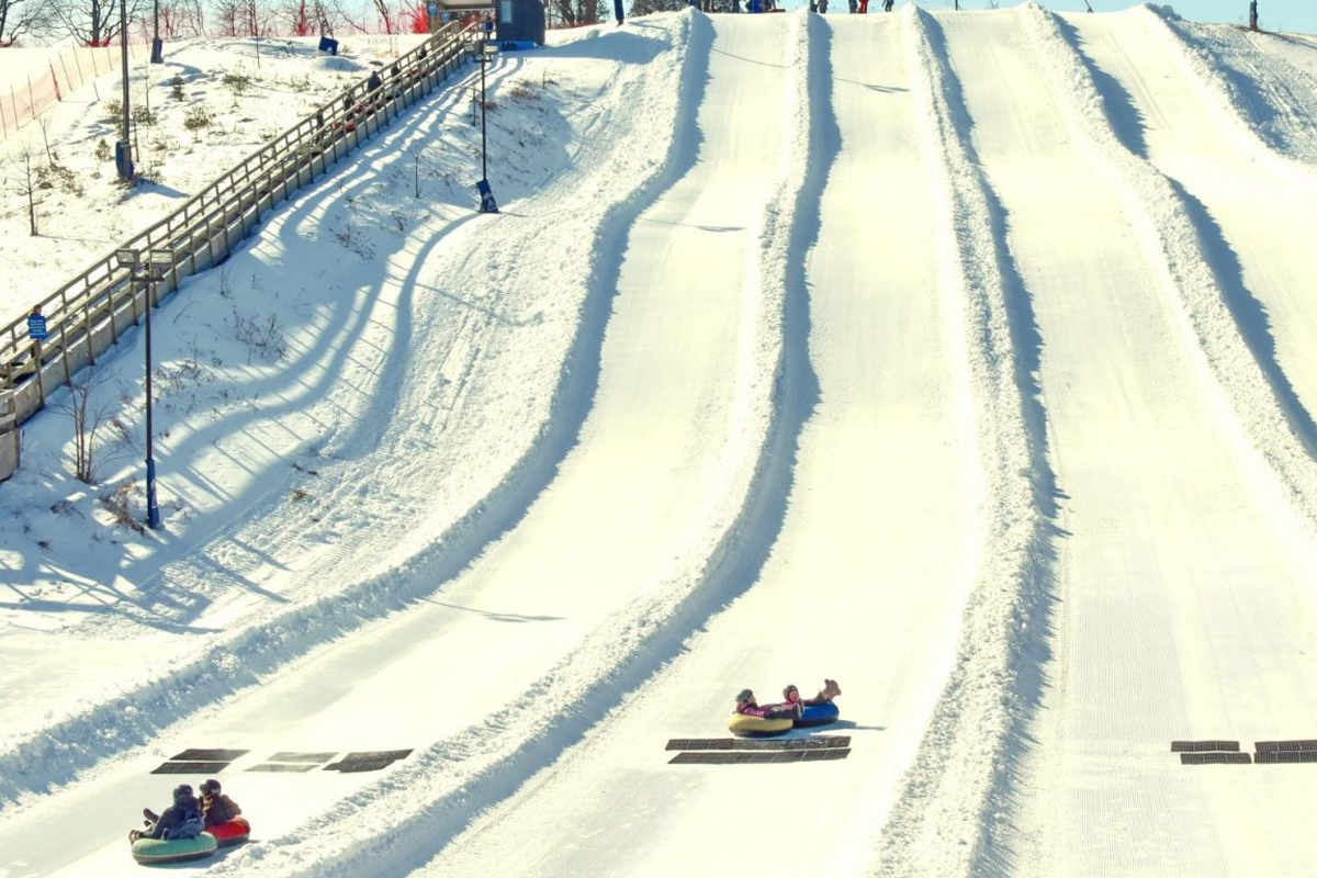 This Massive Snow Tubing Park 2 Hours From Toronto Features 10-Storey ...