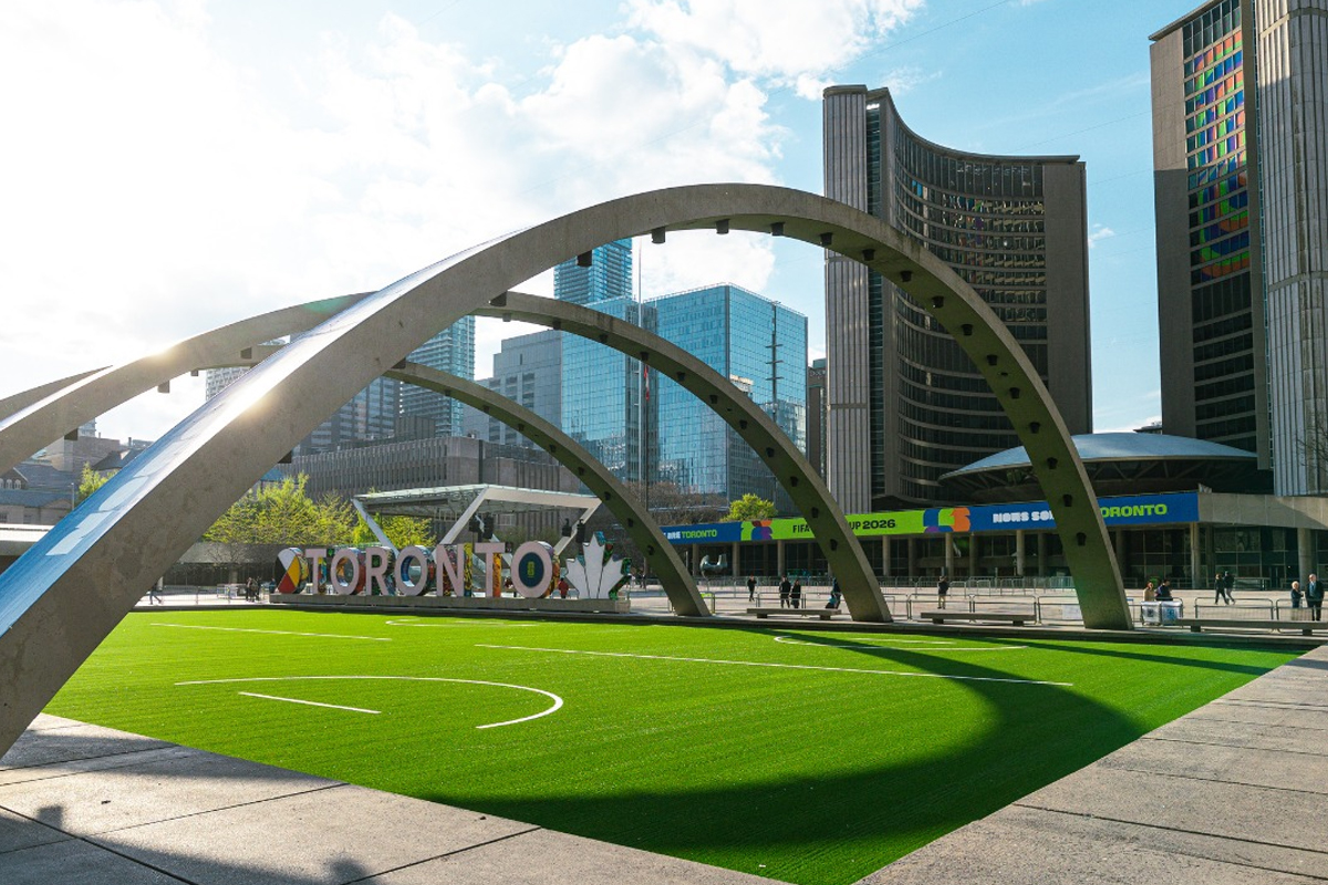 Toronto a transformé sa place la plus célèbre en un immense centre ...