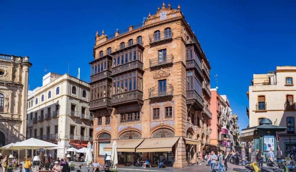 10 fachadas que ver en la calle Sierpes - Sevilla Secreta