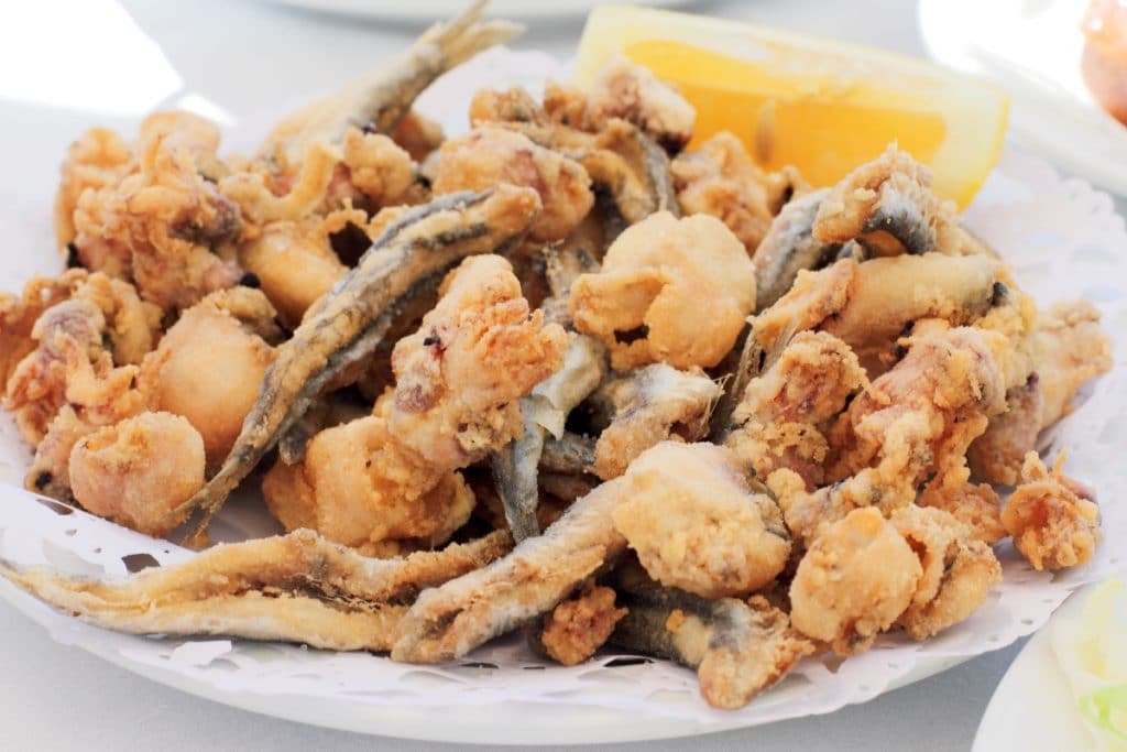 Los 12 templos del pescaíto frito en Sevilla - Sevilla Secreta