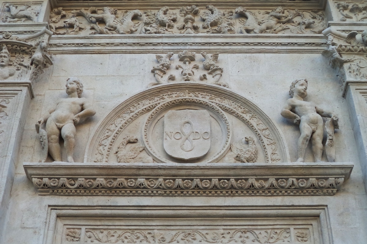 ¿Sabes por qué en el escudo de Sevilla aparece la palabra 'NO-DO ...