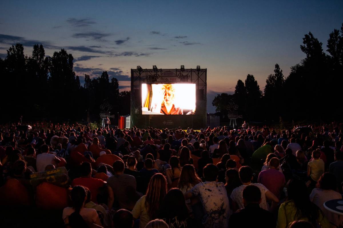 Summer outdoor movie theaters return to Seville: free outdoor films