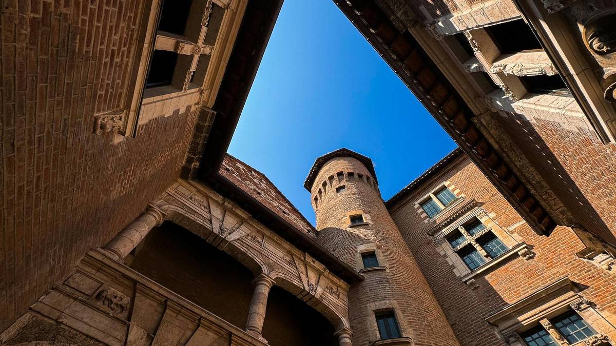 The world's largest brick cathedral, 1 hour from Toulouse