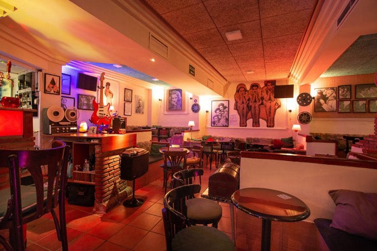 Así es Christopher, el pub más antiguo de Valencia