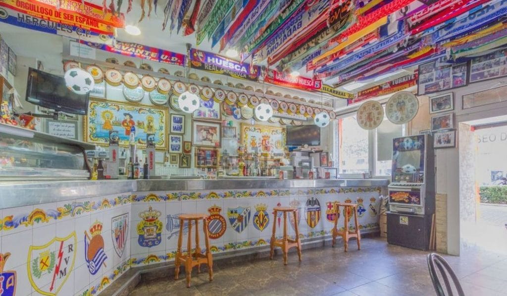 El bar de Manolo el del Bombo, a la venta en Internet